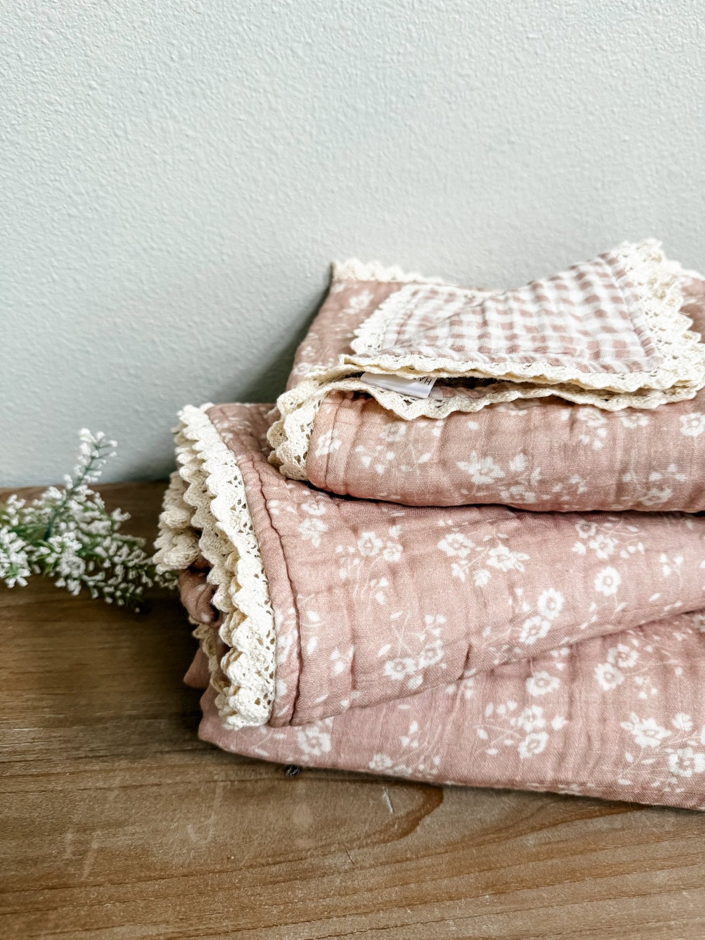 Organic Muslin 6-Layer Blanket - Sweet Pea Lace - Harp Angel Boutique